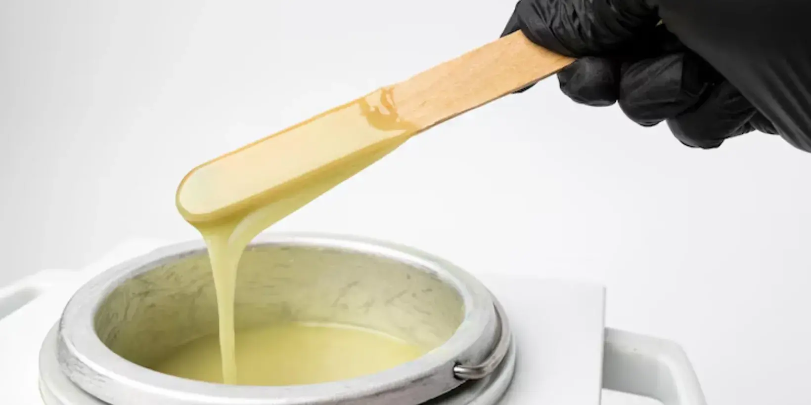Wat Wax vs Traditional Wax: Best Choice for Sensitive Skin?